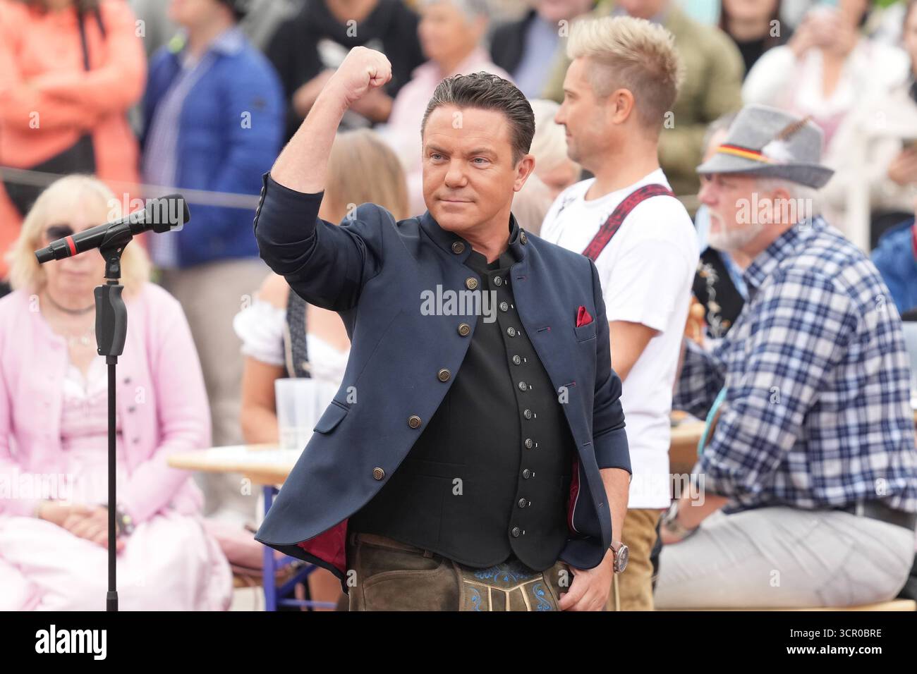 ZDF-Fernsehgarten 2025. Stefan Mross im ZDF Fernsehgarten - Motto ...
