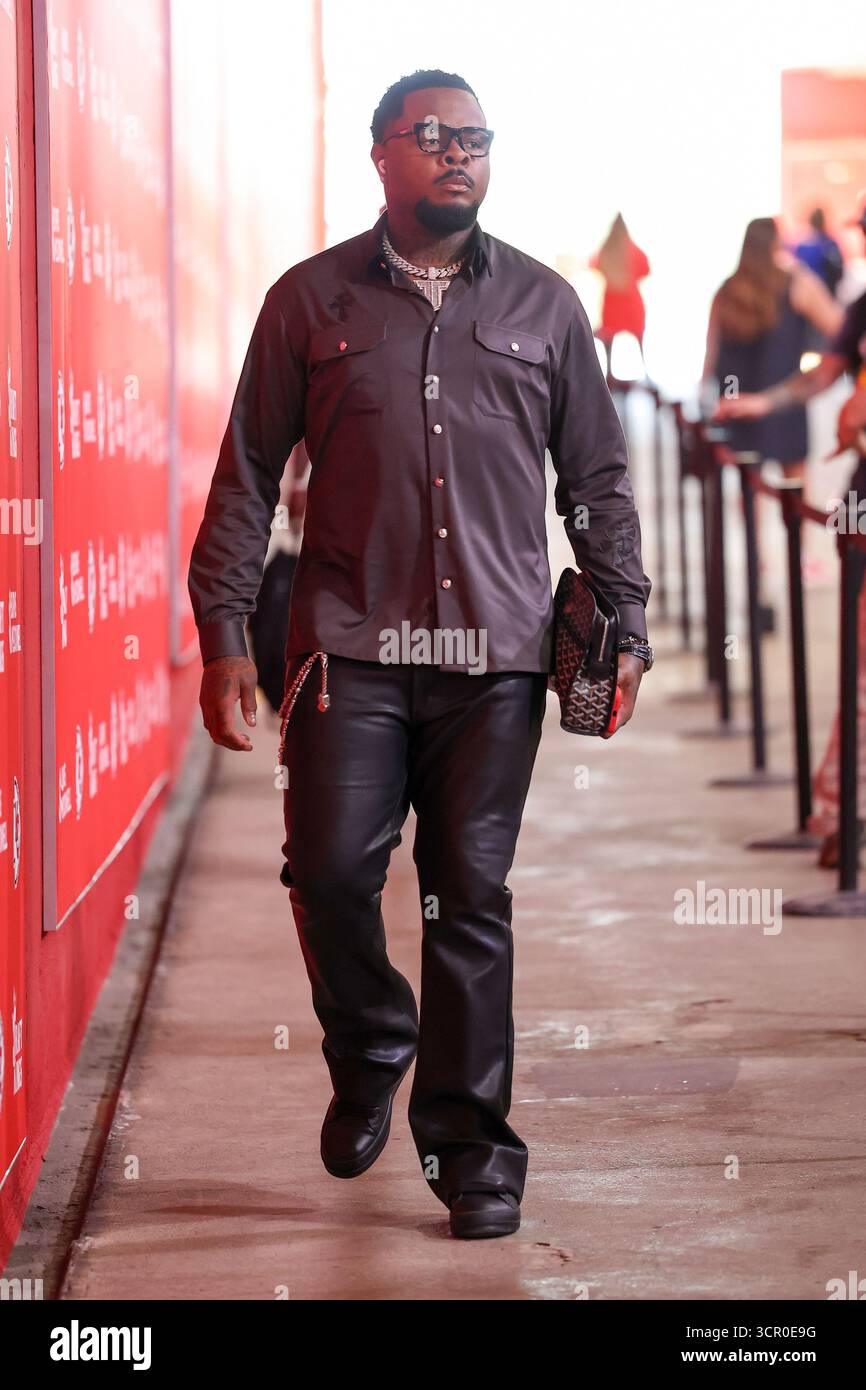 September 28, 2025: Kansas City Chiefs offensive tackle Jawaan Taylor ...