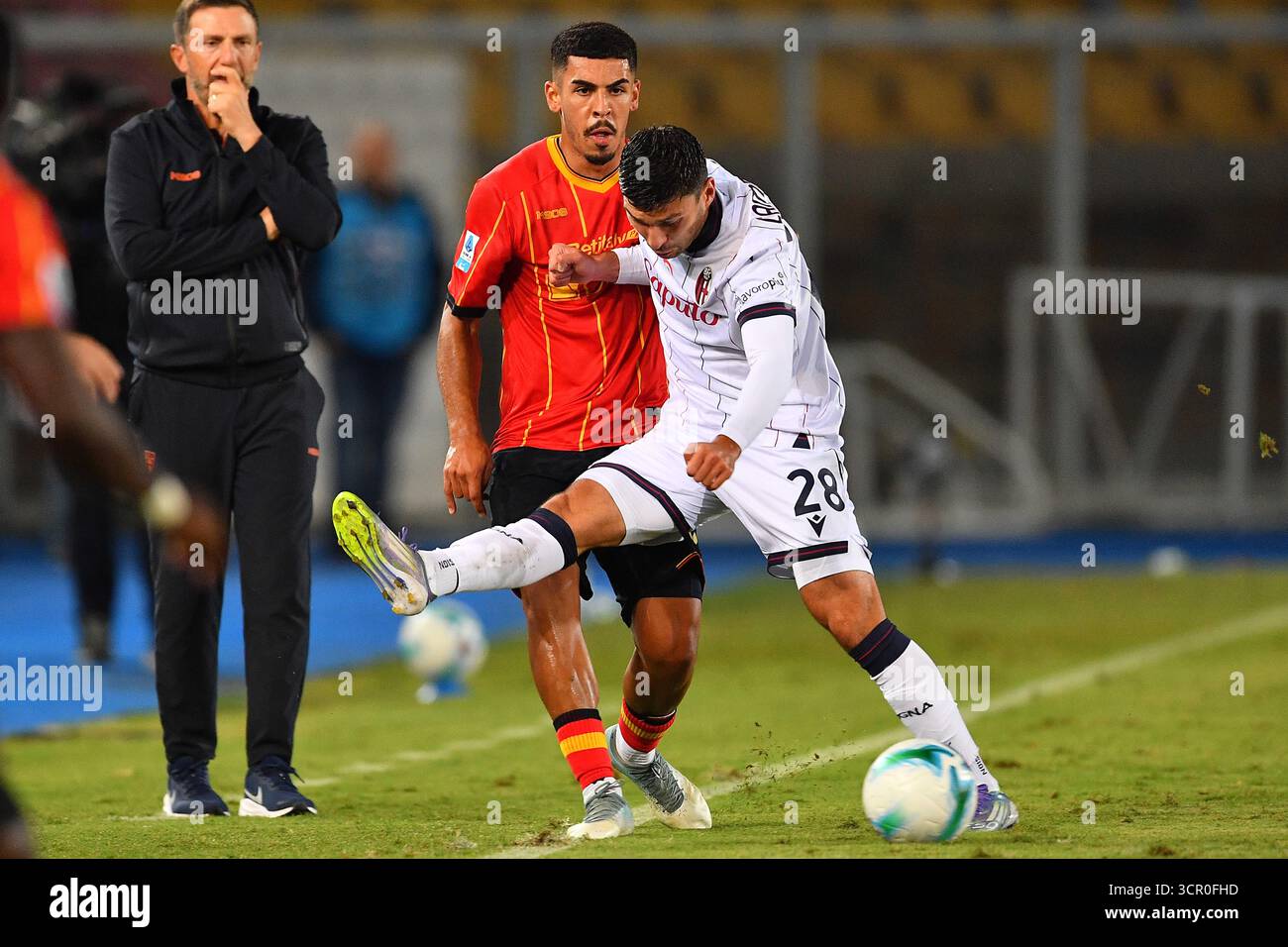 Lecce, Italia. 28th Sep, 2025. Lecce's right back Danilo Veiga (17 US ...