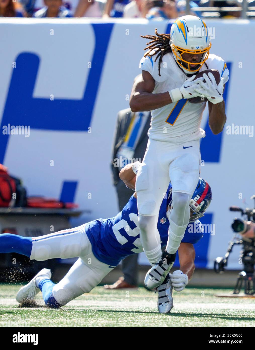 Los Angeles Chargers wide receiver Quentin Johnston (1) makes a ...