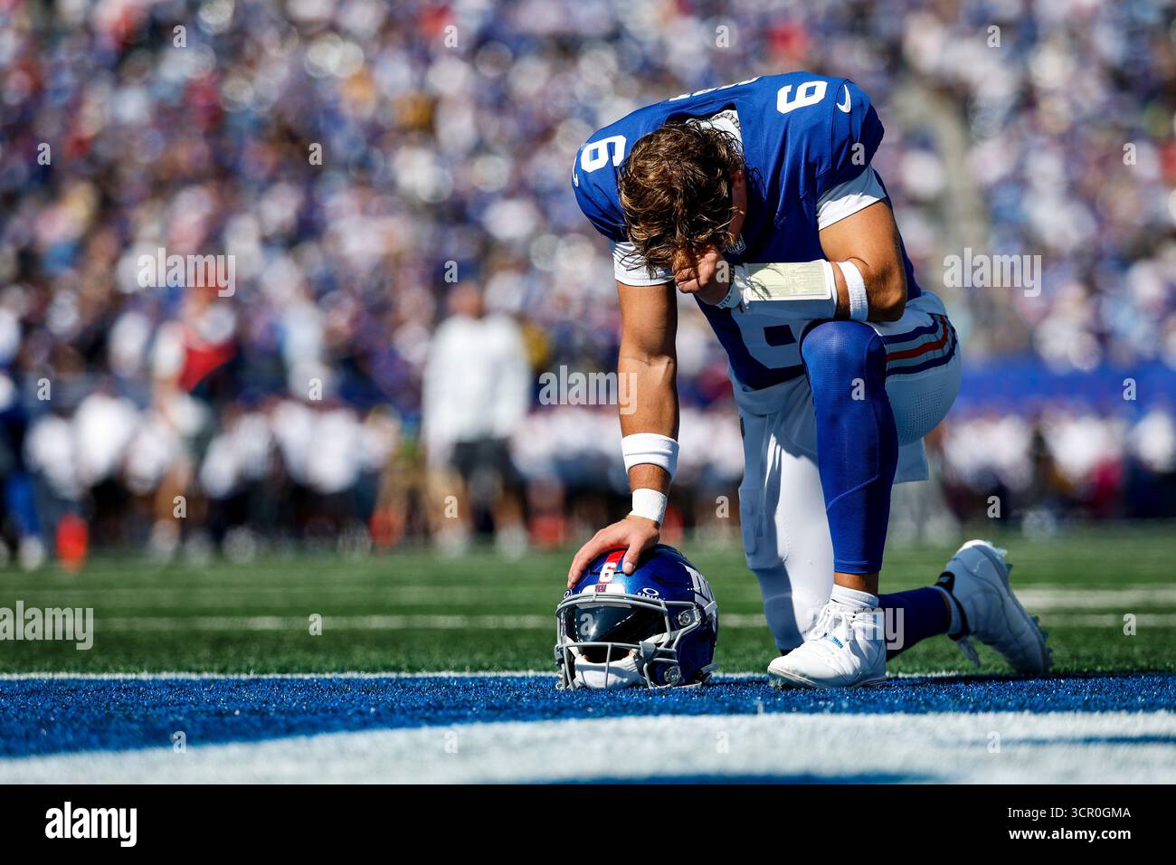 New York Giants quarterback Jaxson Dart (6) takes a moment before the ...