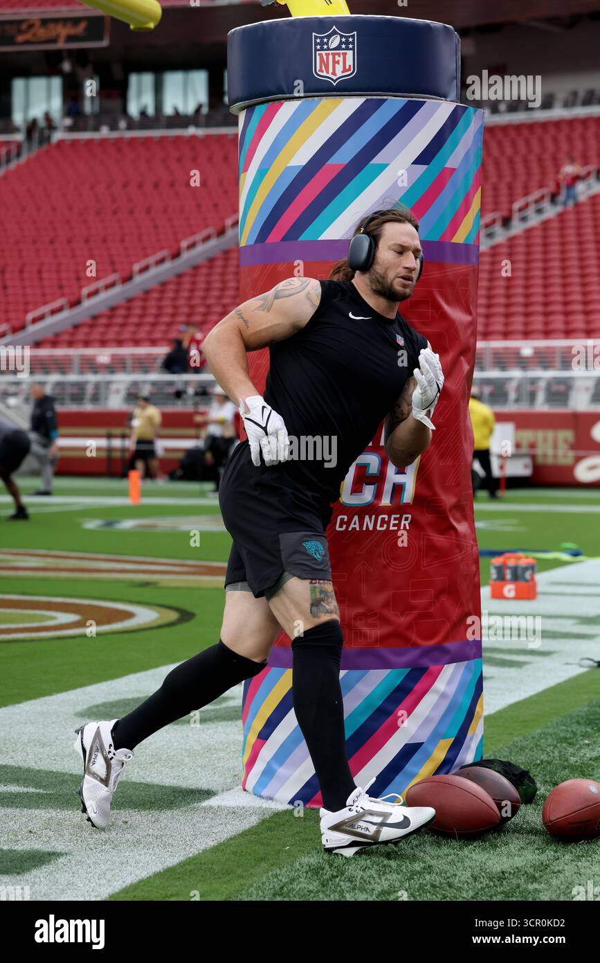 Jacksonville Jaguars linebacker Dennis Gardeck (47) warms up near a ...