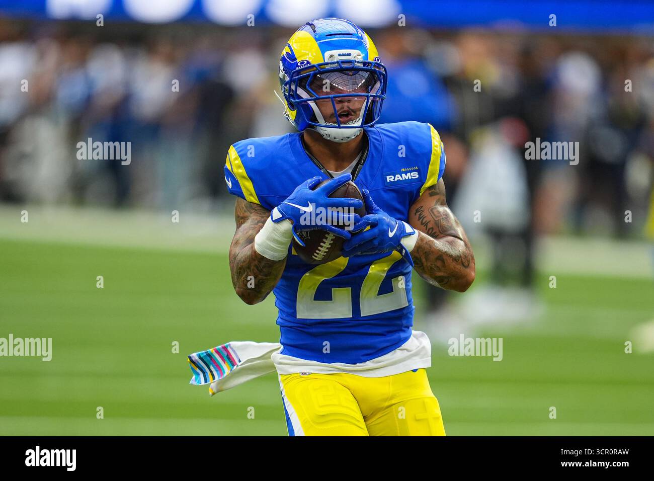 Los Angeles Rams running back Kyren Williams (23) warms up before an ...