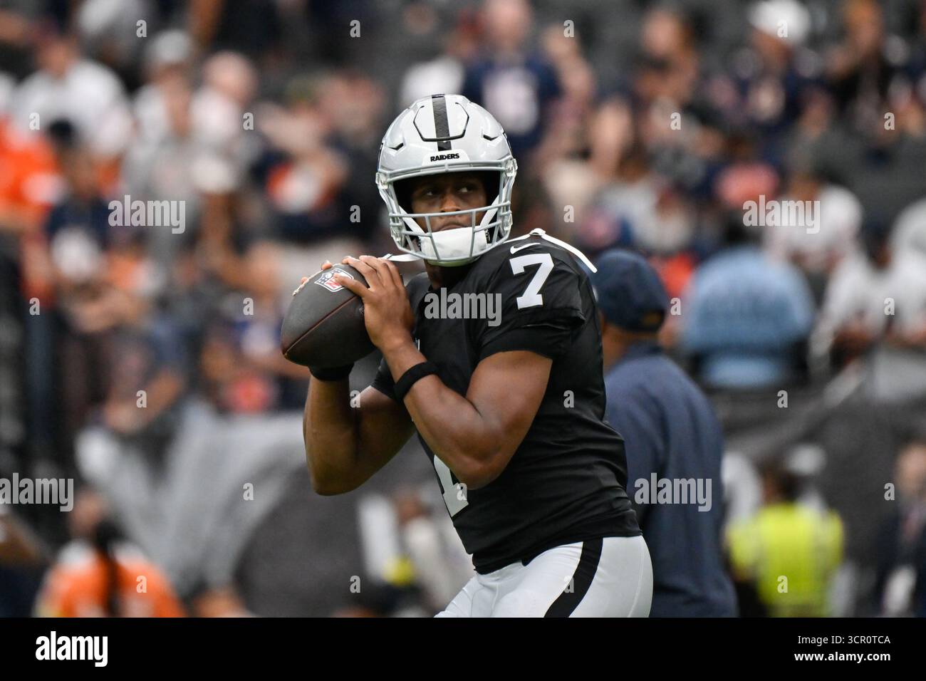 Las Vegas Raiders quarterback Geno Smith (7) warms up before the team's NFL football game ...