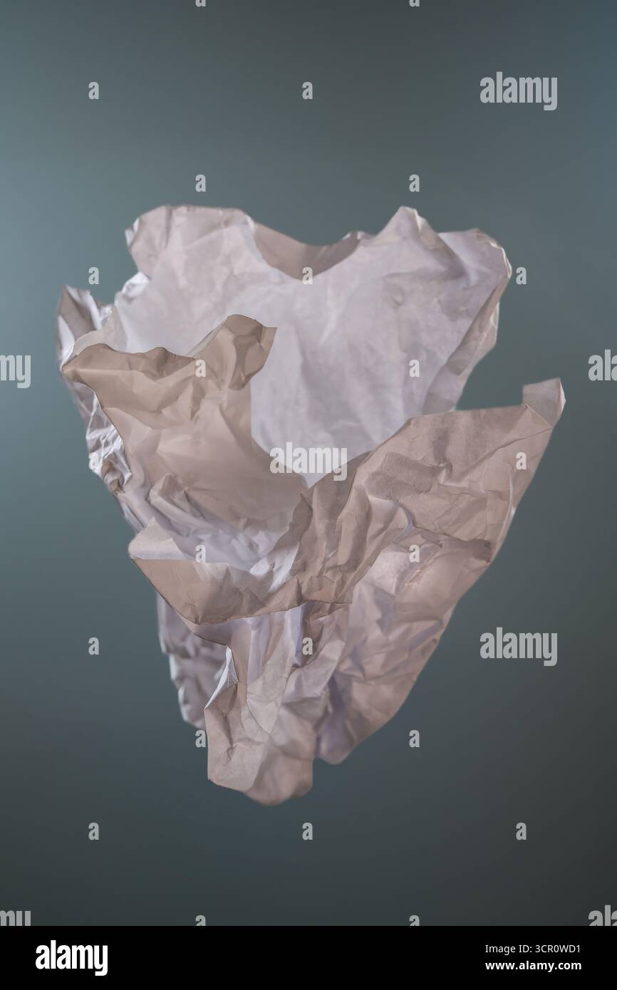 Crumpled disposable white paper hi-res stock photography and images - Alamy