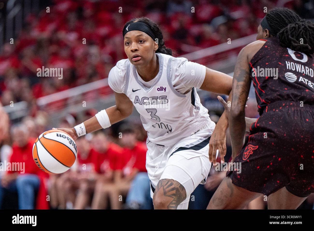 Las Vegas Aces forward NaLyssa Smith (3) drives against the defense of ...