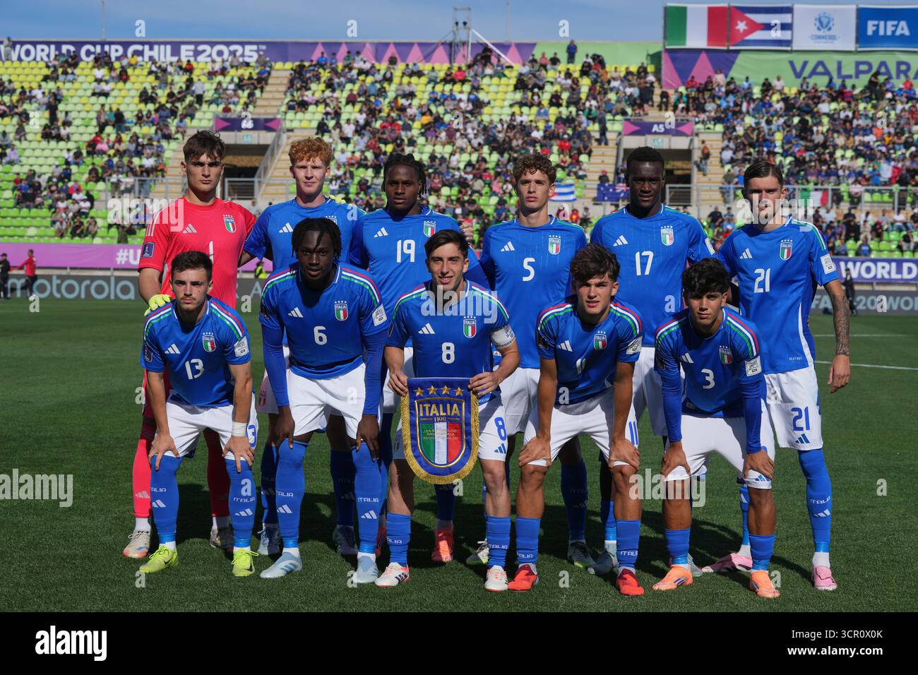 Italy's starting players pose for a team photo prior to the FIFA U-20 ...