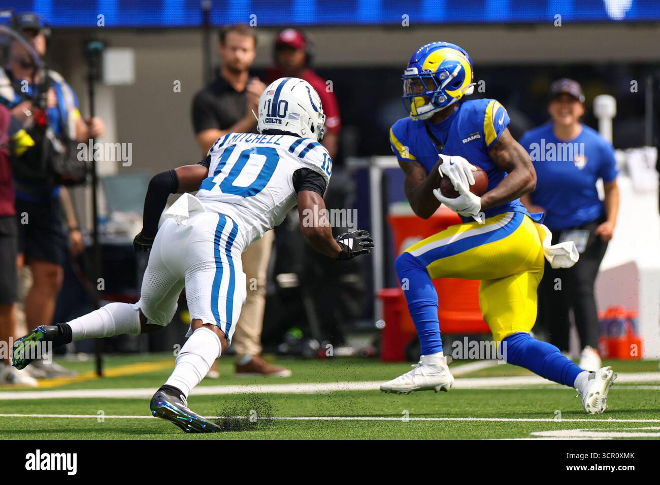 Los Angeles Rams safety Kam Curl (3) intercepts a pass in front of ...