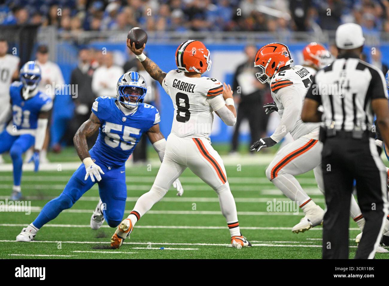 DETROIT, MI - SEPTEMBER 28: Cleveland Browns QB Dillon Gabriel (8 ...