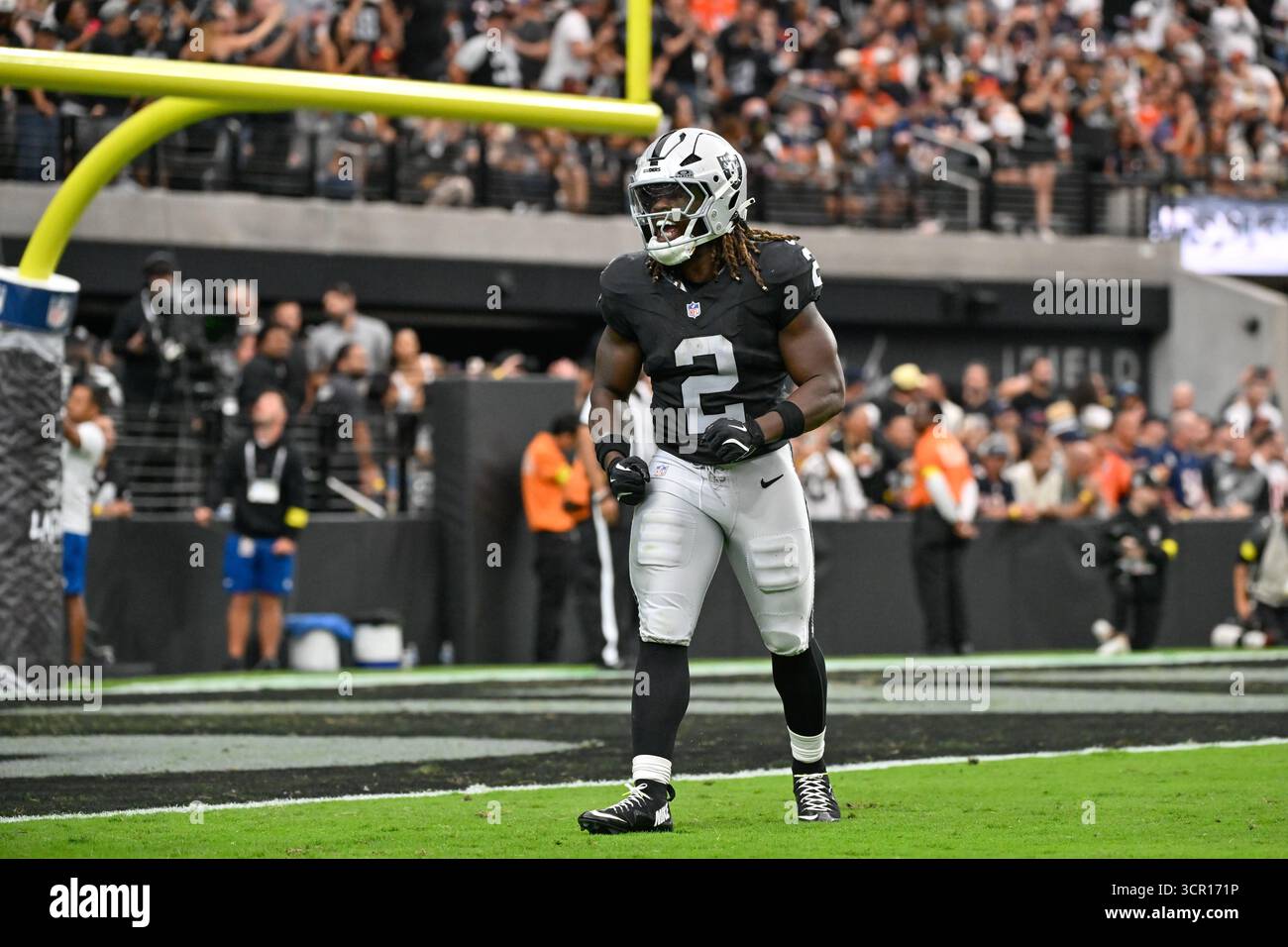 Las Vegas Raiders running back Ashton Jeanty (2) celebrates his ...