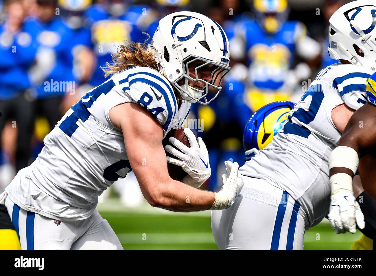Inglewood, CA. 28th Sep, 2025. Indianapolis Colts tight end Tyler ...