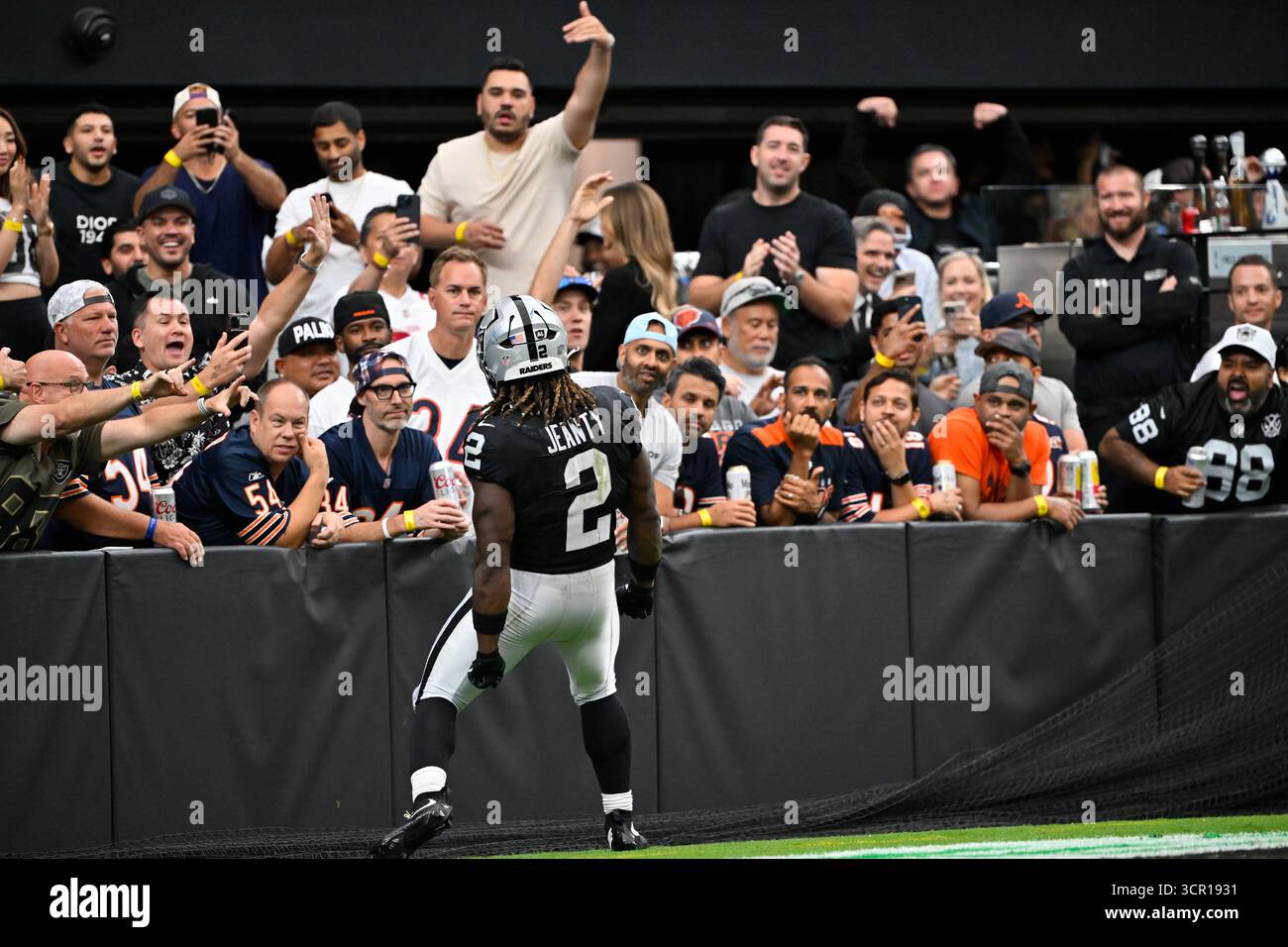Las Vegas Raiders running back Ashton Jeanty (2) celebrates his ...