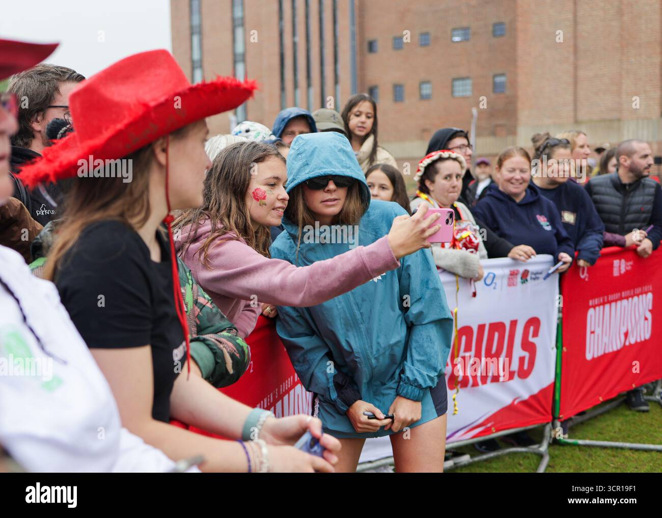 London, UK. 28th Sep, 2025. Zoe Harrison taking selfies with fans at ...