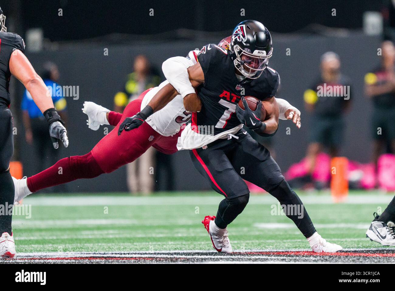 Atlanta Falcons running back Bijan Robinson (7) runs the ball as ...