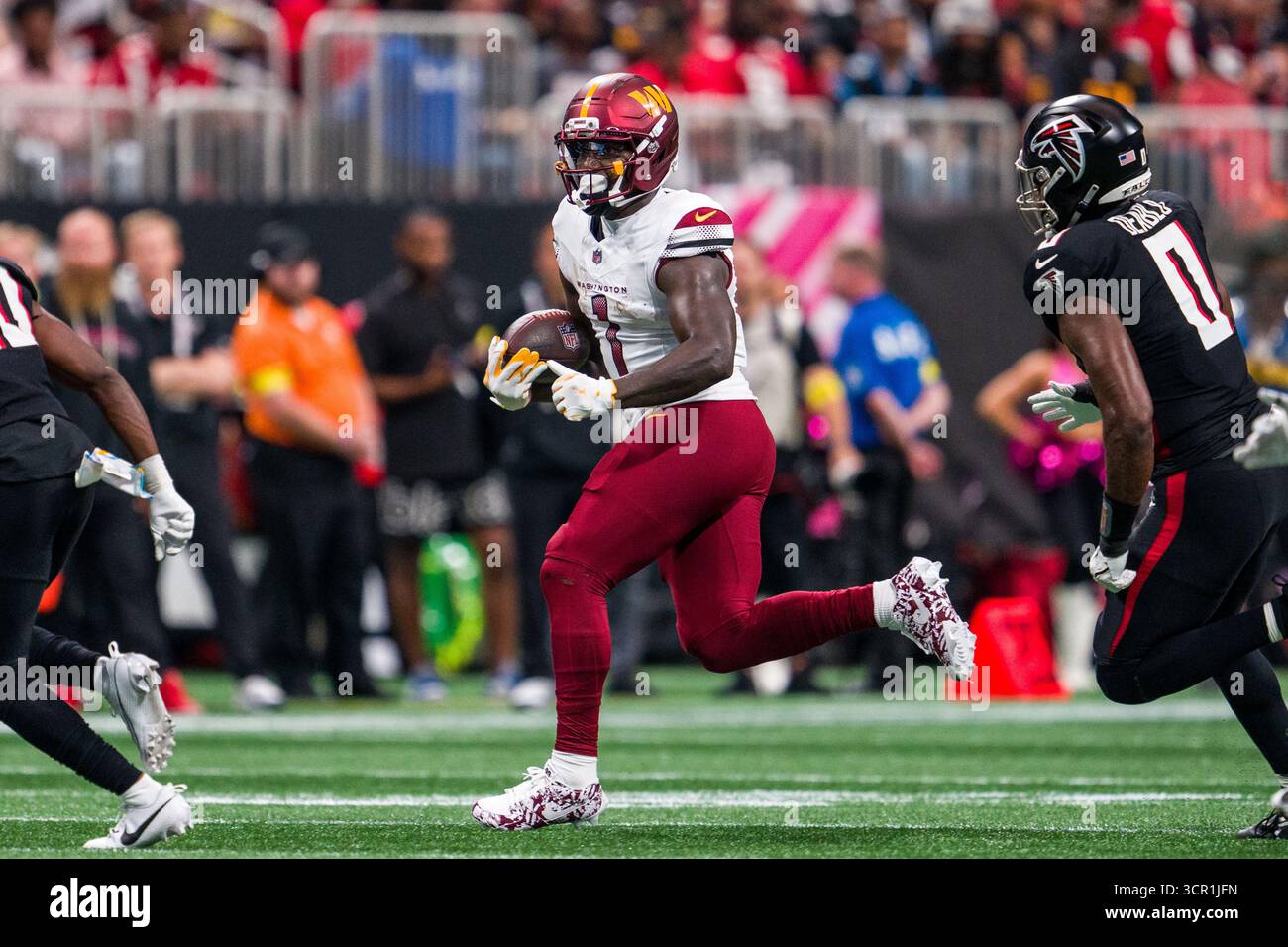 Washington Commanders wide receiver Deebo Samuel Sr. (1) runs the ball ...