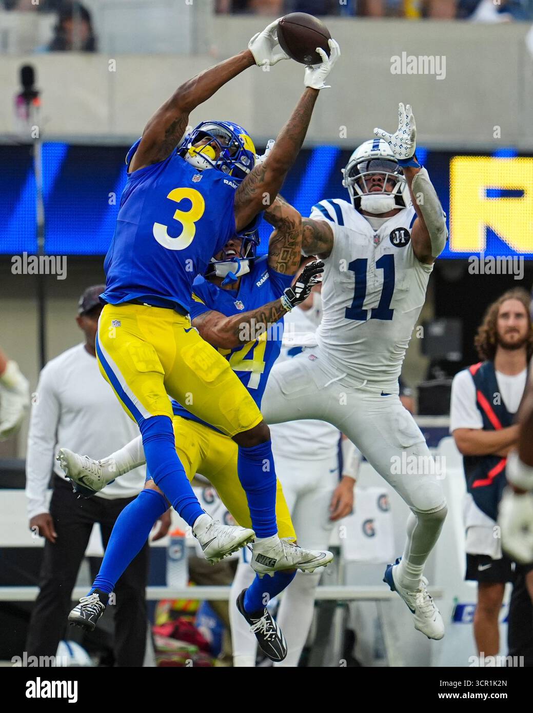 Los Angeles Rams safety Kam Curl (3) intercepts a pass intended for ...