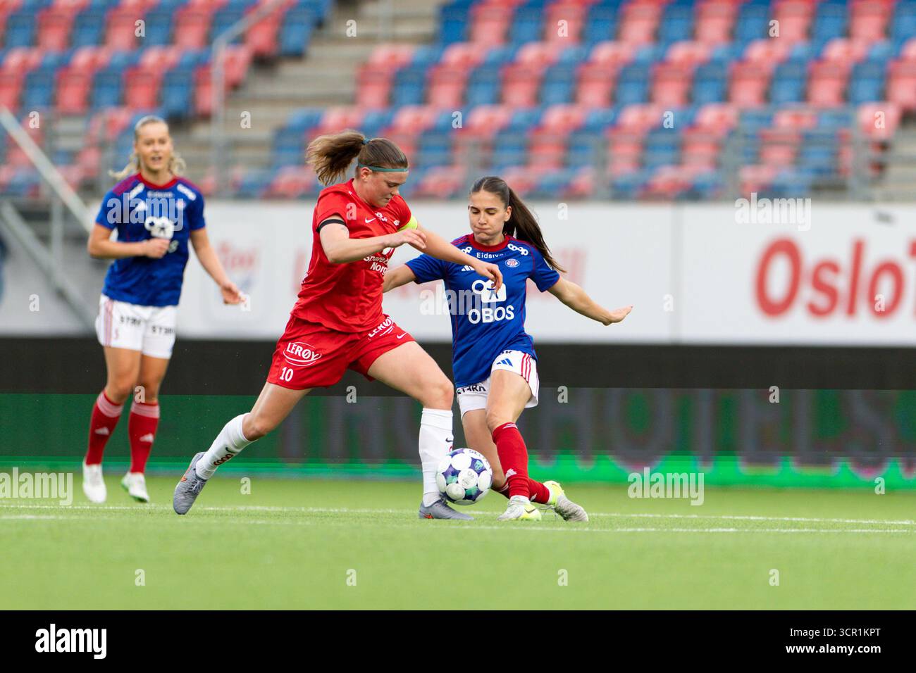 Oslo, Norway. 28th Sep, 2025. Signe Gaupset (10 Brann) and Naina Inauen ...