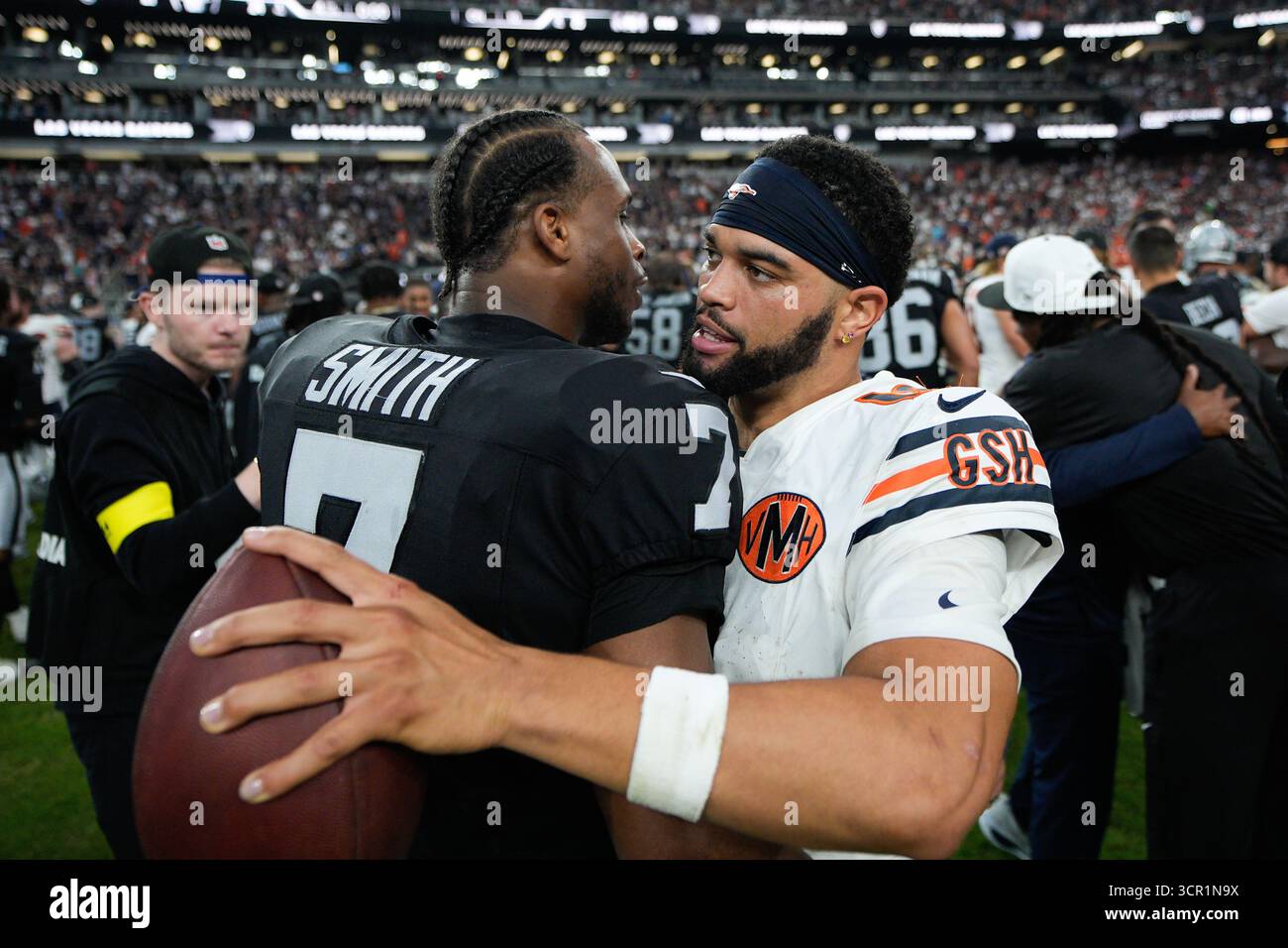 Chicago Bears quarterback Caleb Williams (18) and Las Vegas Raiders ...