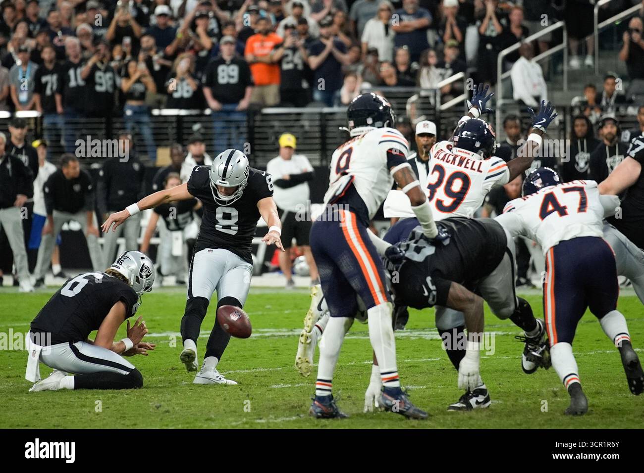 Chicago Bears cornerback Josh Blackwell (39) moves to block a field ...