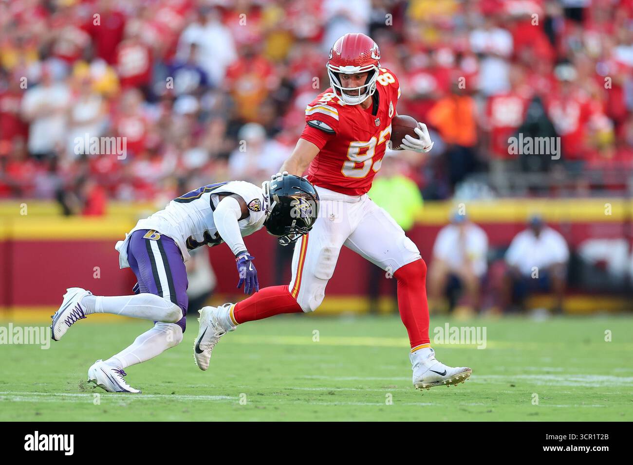 September 28, 2025: Kansas City Chiefs tight end Noah Gray (83) stiff ...