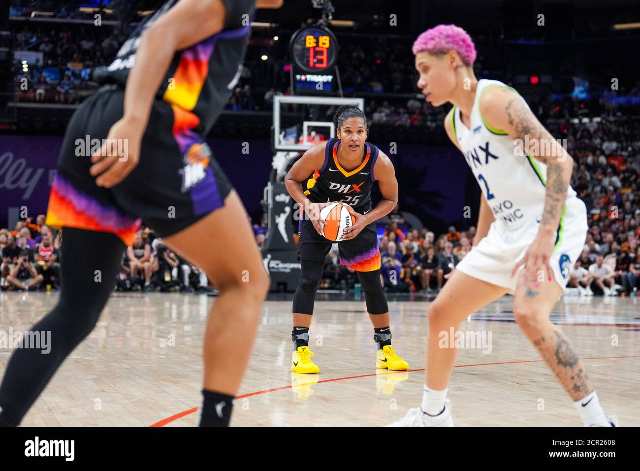 Phoenix Mercury forward Alyssa Thomas (25) looks to pass the ball ...