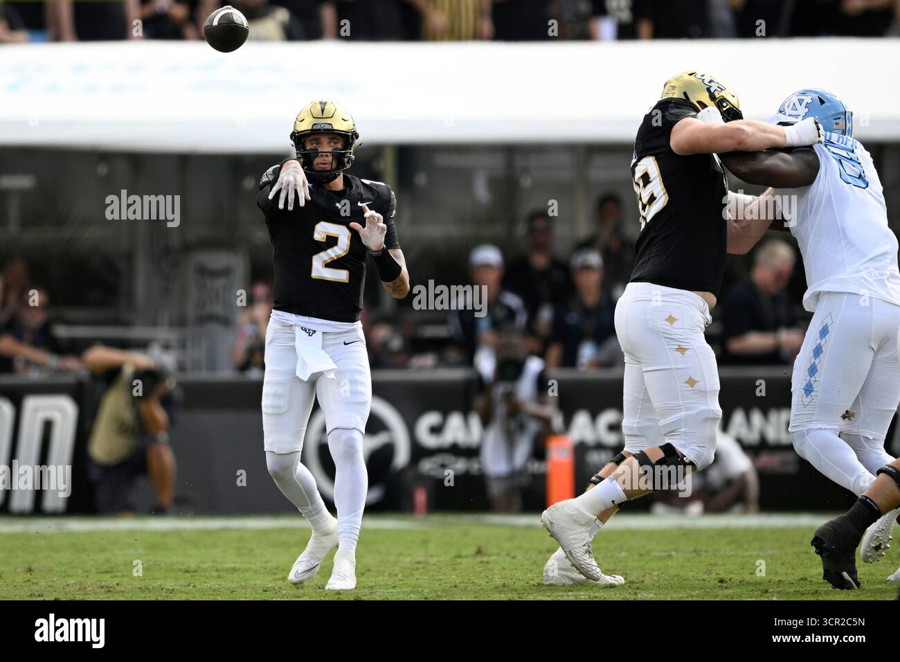 Central Florida quarterback Tayven Jackson (2) throws a pass against ...