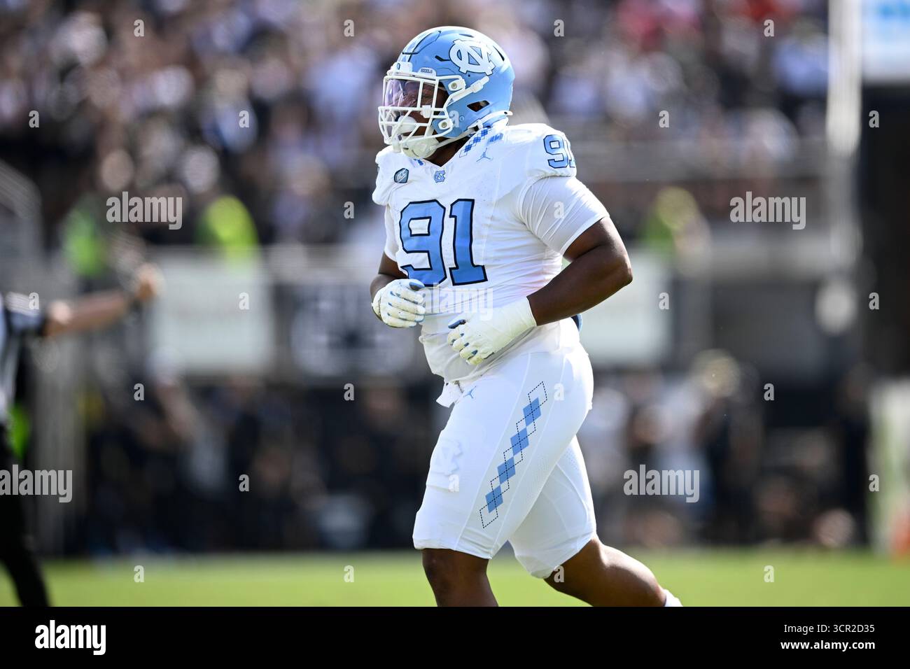 North Carolina defensive lineman Leroy Jackson (91) jogs off of the ...