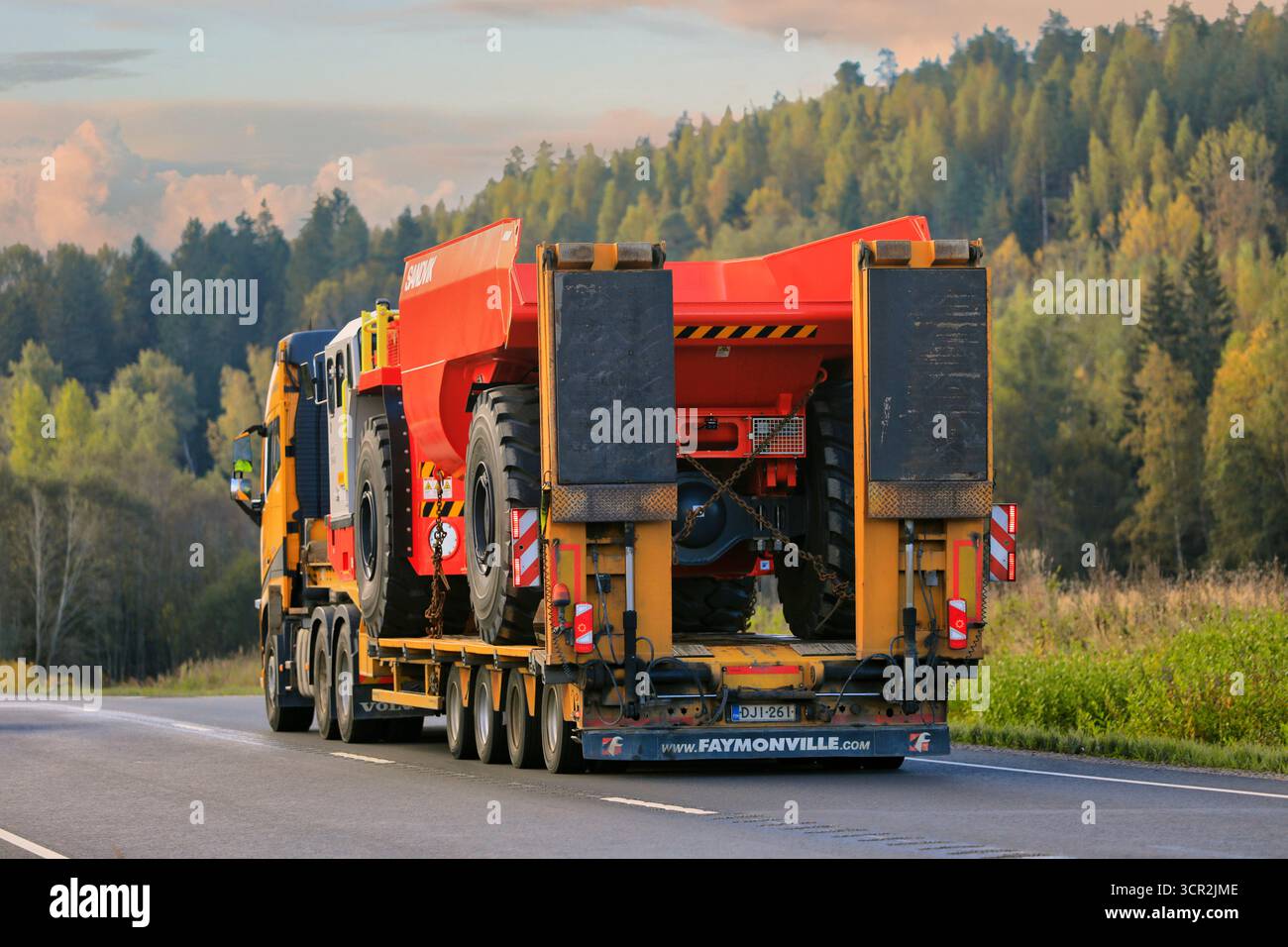 Volvo FH16 650 truck semi trailer Nostokonepalvelu hauls Sandvik Toro ...