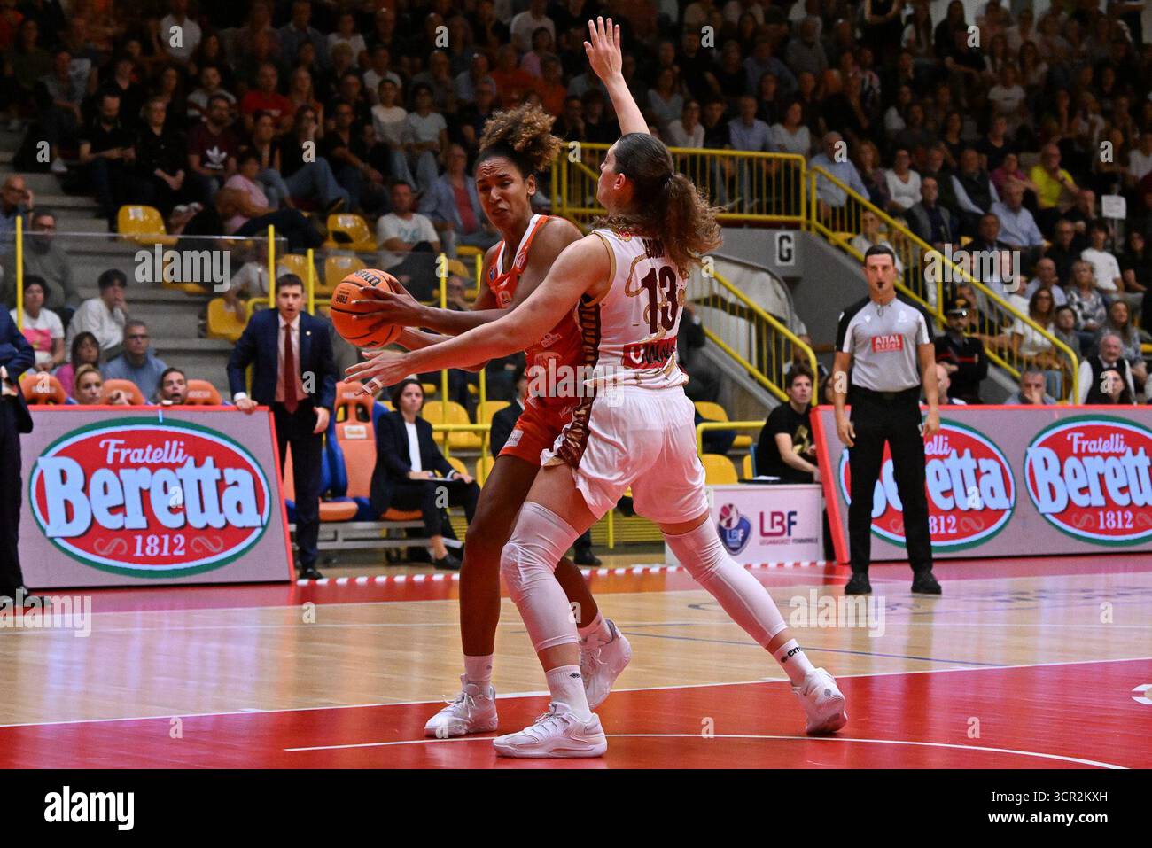 Lorela Cubaj ( Reyer Venezia ) Marieme Badiane ( Famila Schio Stock ...