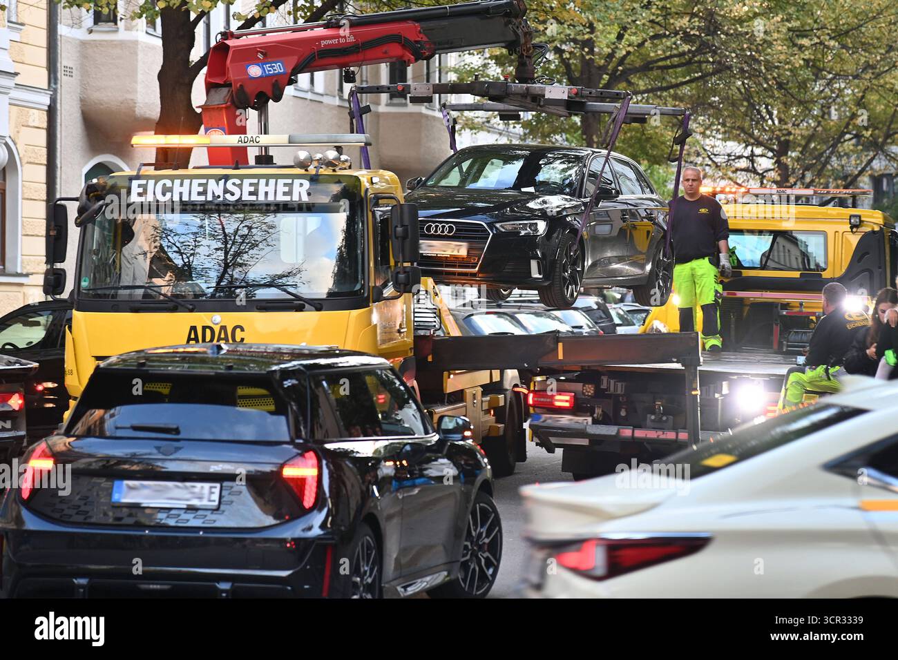 Abschleppwagen der polizei hi-res stock photography and images - Alamy