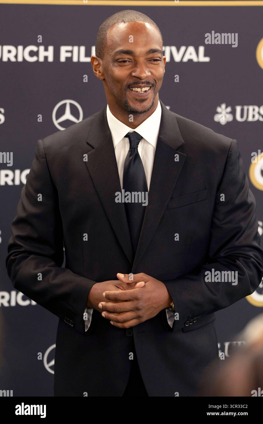 Anthony Mackie bei der Premiere des Kinofilms Desert Warrior auf dem 21 ...