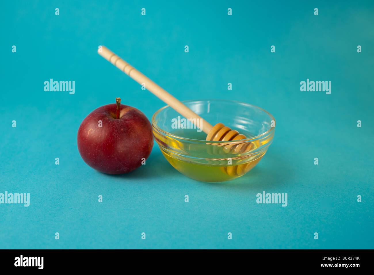 Apples and Honey for Rosh Hashanah Stock Photo - Alamy