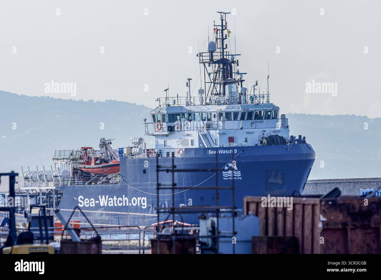 Sea Watch 5 arrives in Naples The Sea Watch 5 arrives at pier 32 in the ...