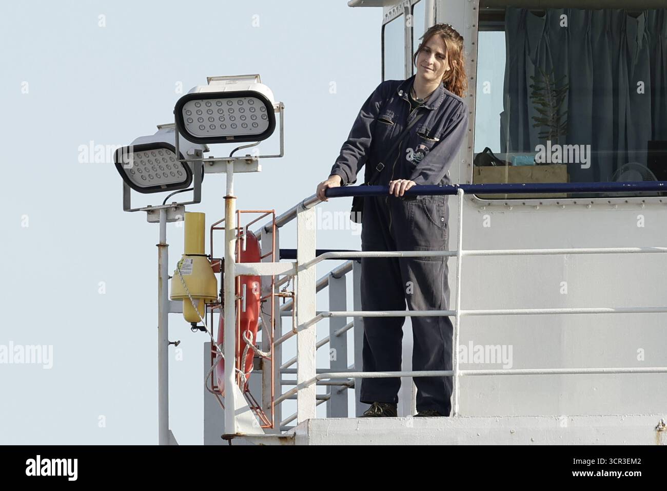 News - Migrants, Sea Watch 5 arrives in Naples The Sea Watch 5 arrives ...