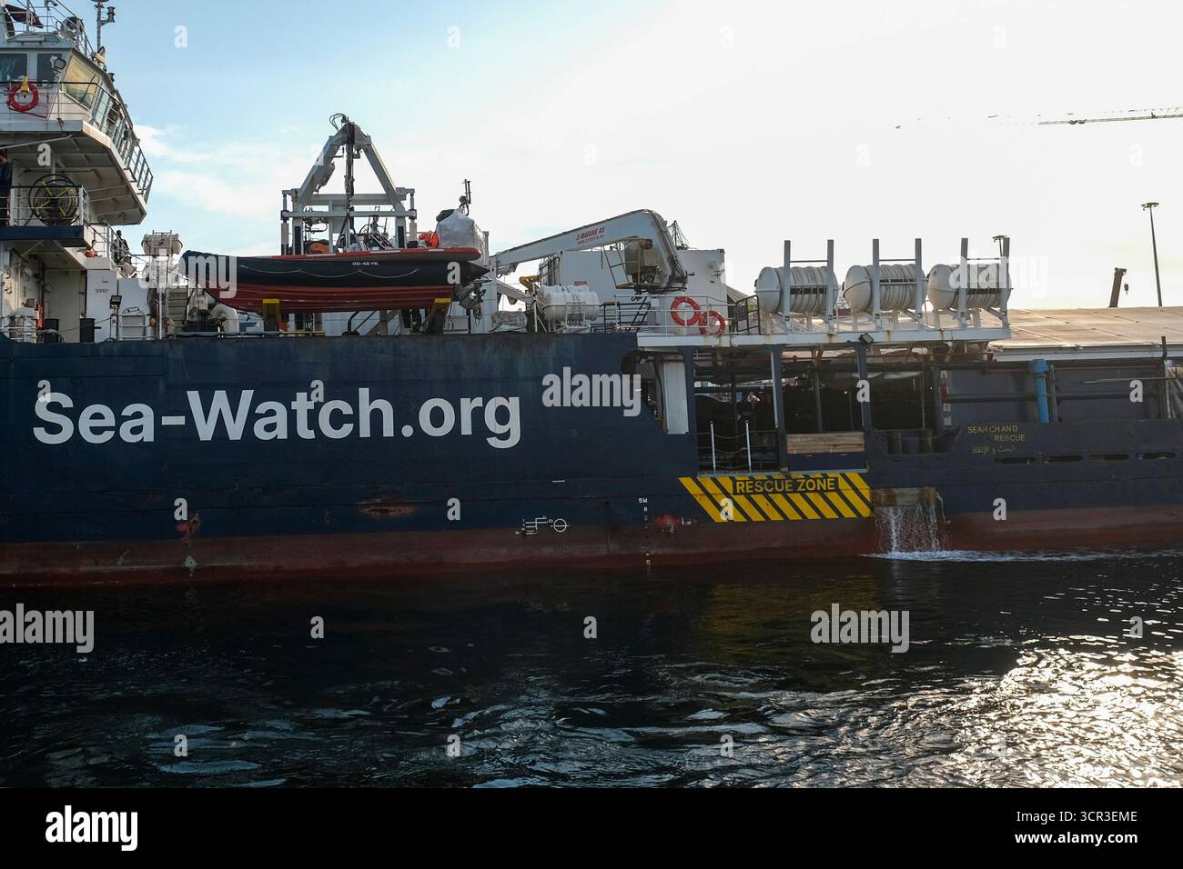 Sea Watch 5 arrives in Naples The Sea Watch 5 arrives at pier 32 in the ...