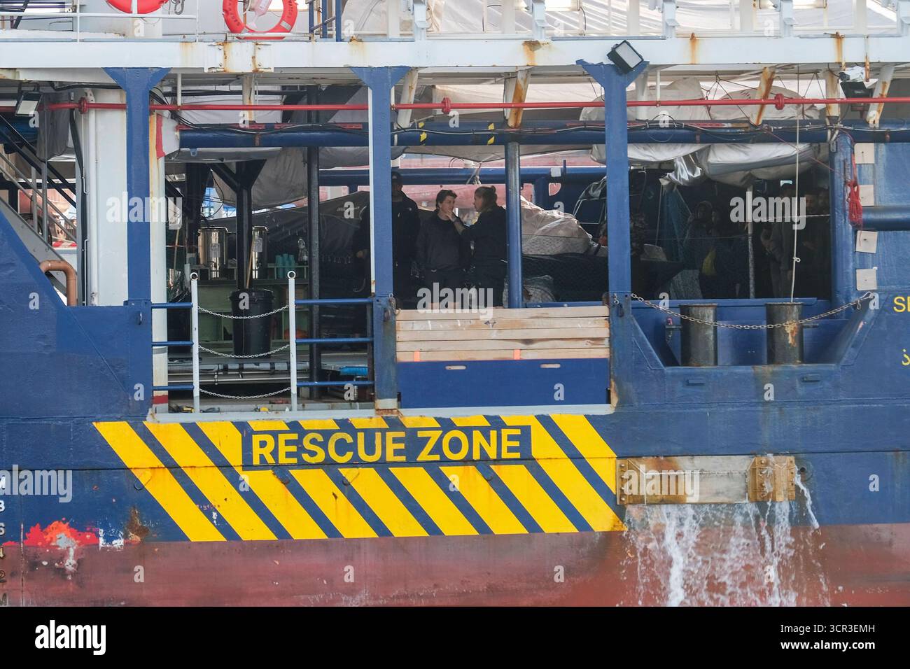 Sea Watch 5 arrives in Naples The Sea Watch 5 arrives at pier 32 in the ...