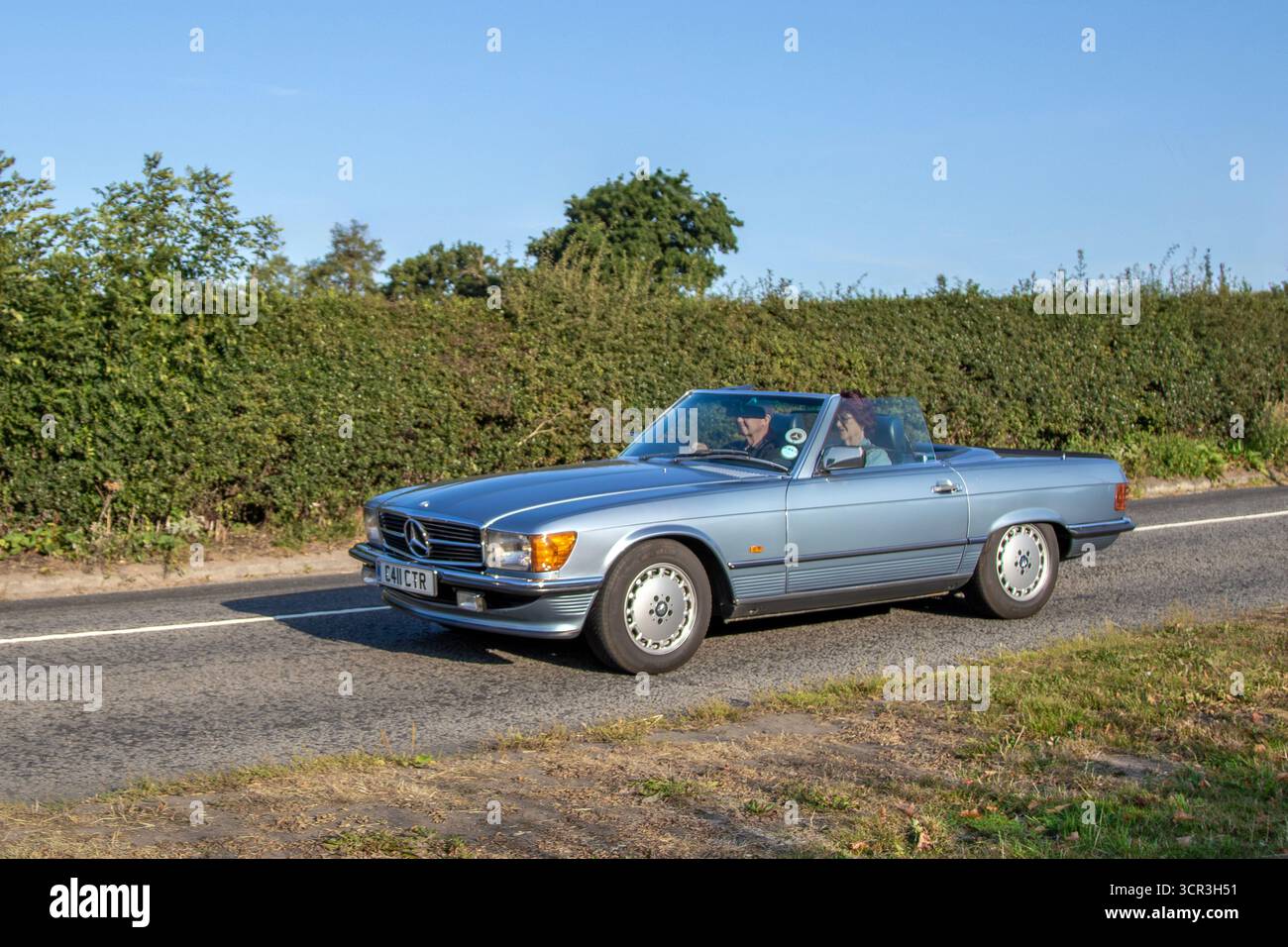 1986 mercedes 500sl hi-res stock photography and images - Alamy