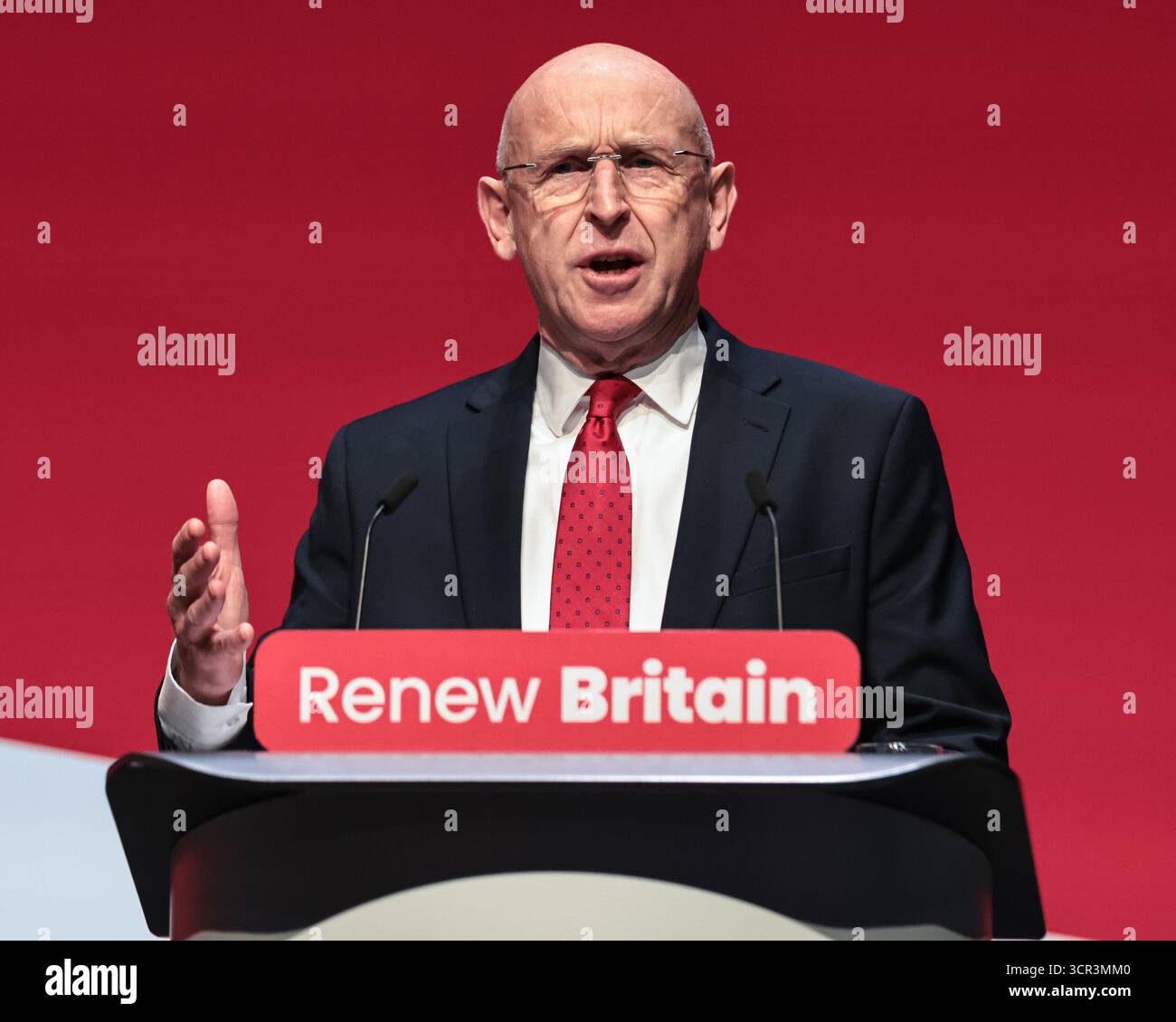 John healey mp defence hi-res stock photography and images - Alamy