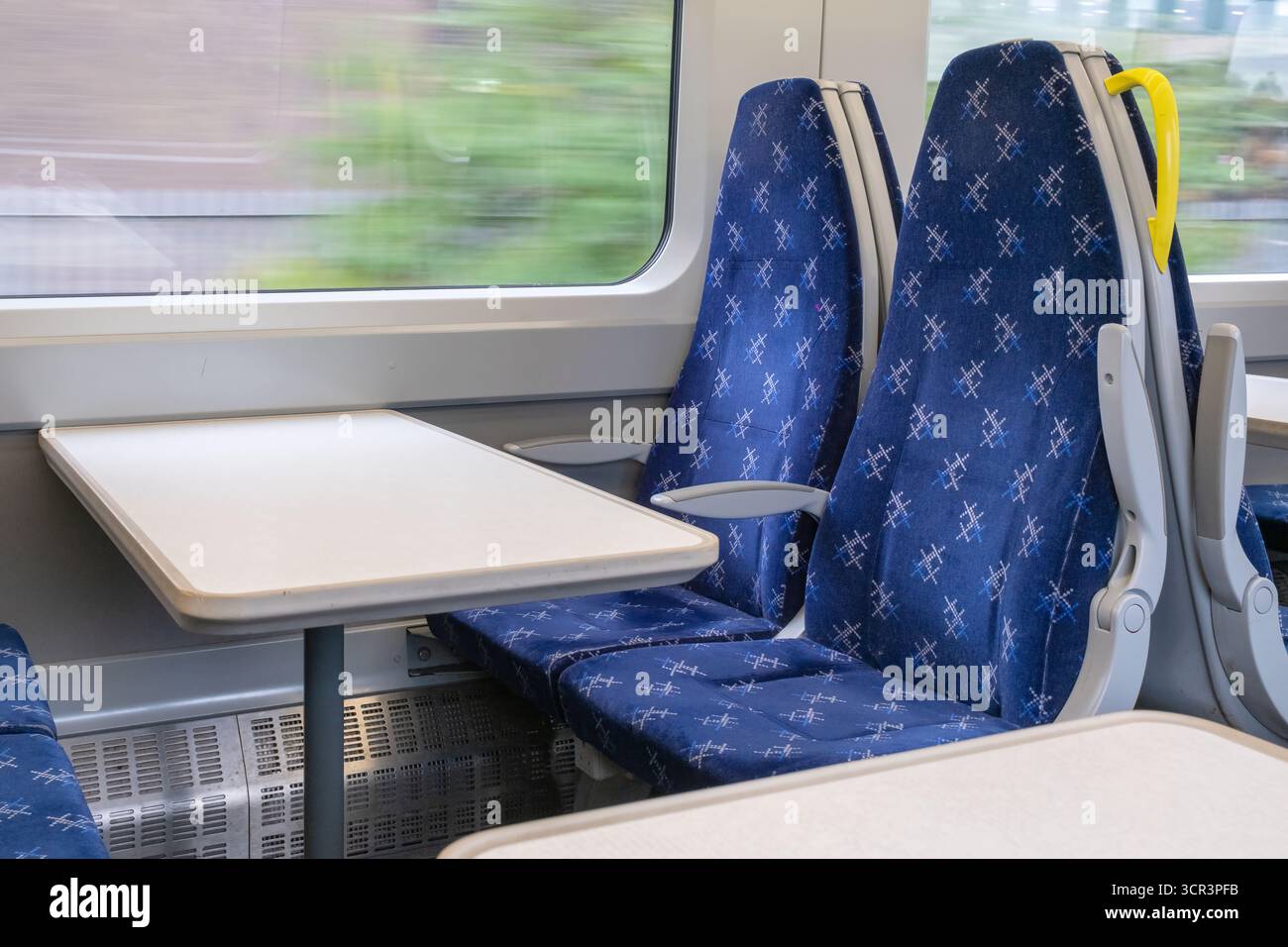 Class 385 seats and table hi-res stock photography and images - Alamy