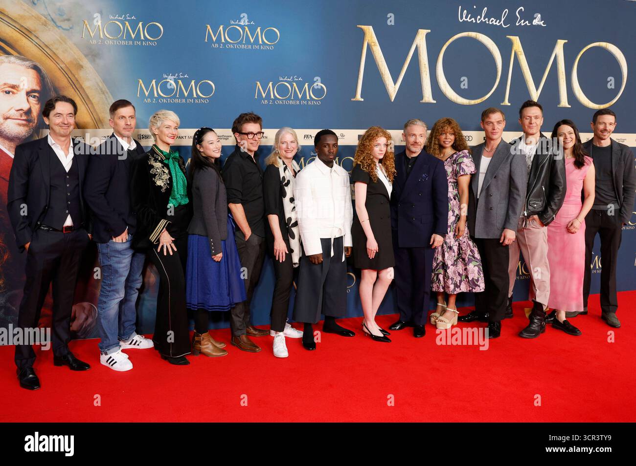 Christian Ditter, Araloyin Oshunremi, Alexa Goodall und Martin Freeman ...