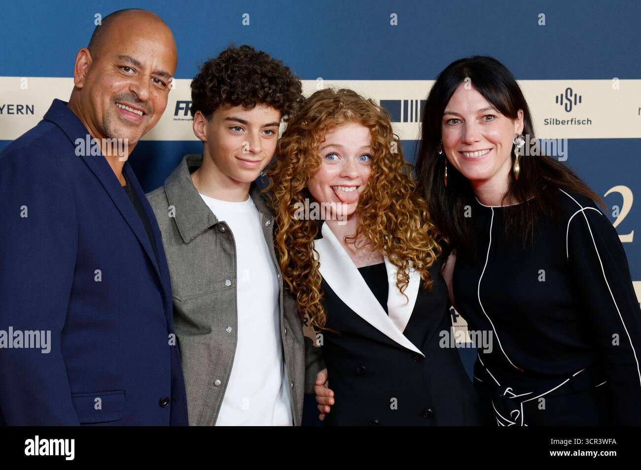 Alexa Goodall mit Familie bei der Premiere des Kinofilms Momo im ...