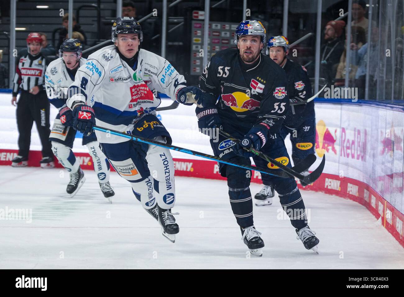 Daniel Geiger (Iserlohn Roosters, 8) und Fabio Wagner (Red Bull M?nchen, 55) 6.Spieltag Penny ...