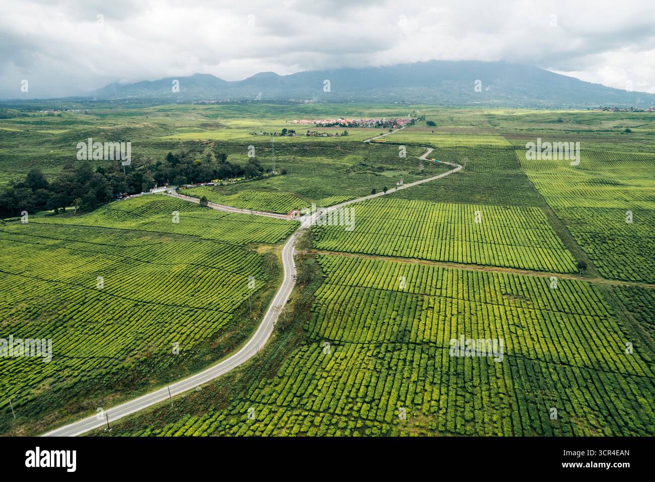 Vast green fields cloud hi-res stock photography and images - Alamy