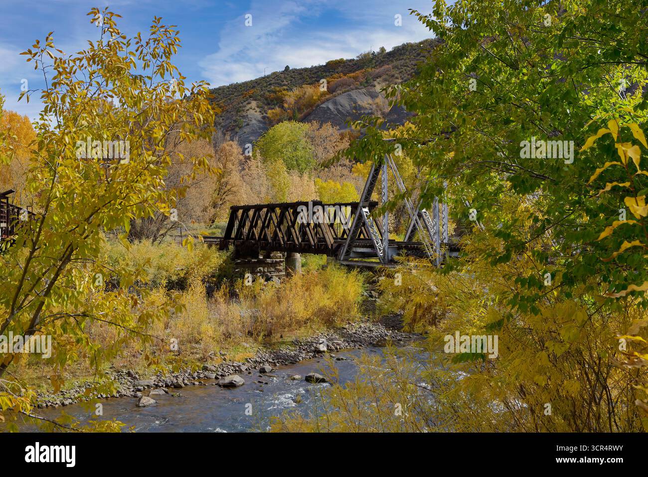 Autumn color along railroad hi-res stock photography and images - Alamy