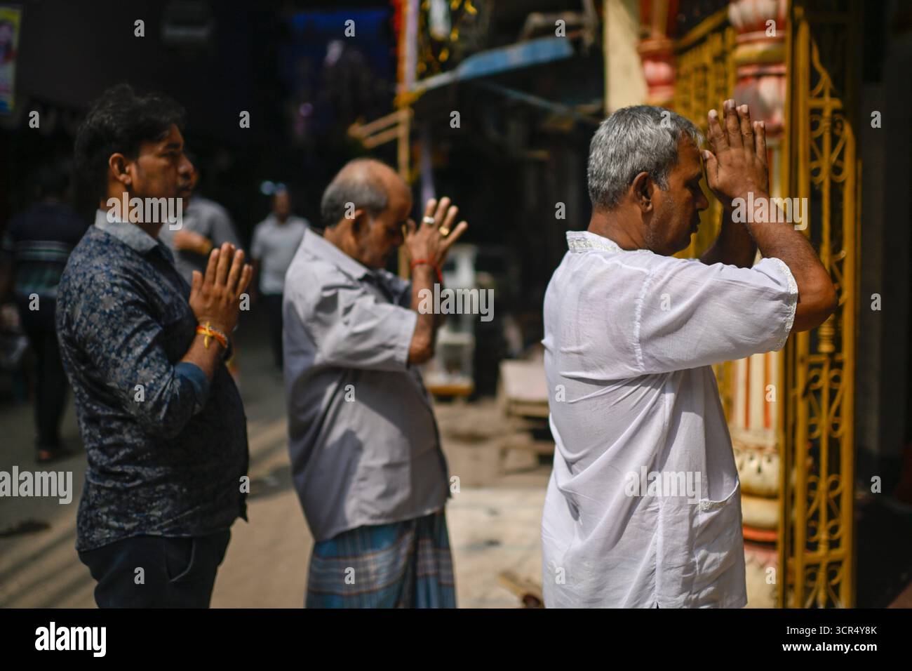 Hindu devotees pray to Goddess Durga at Shakhari Bazar during Durga ...
