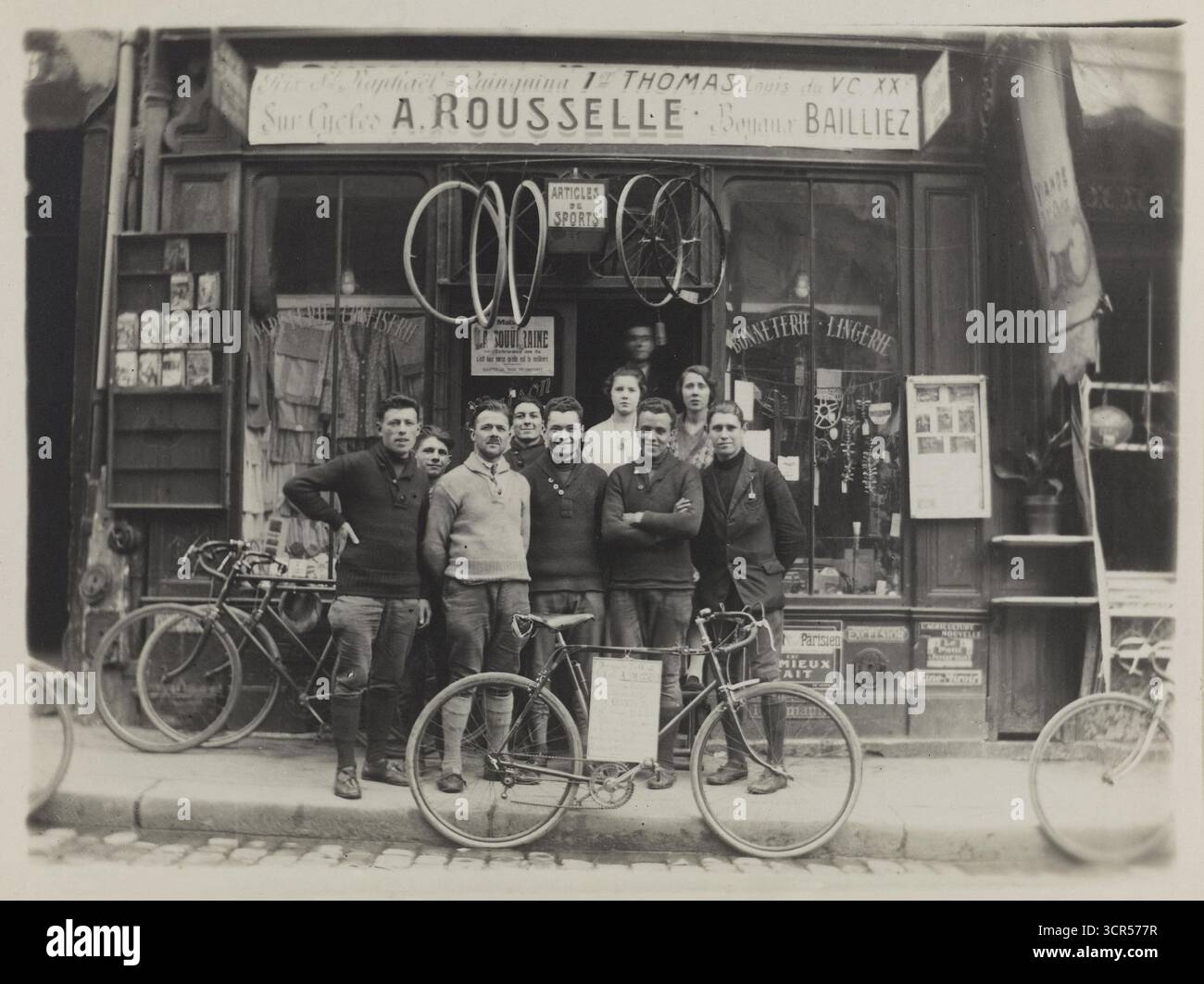 1920s shop front hi-res stock photography and images - Alamy