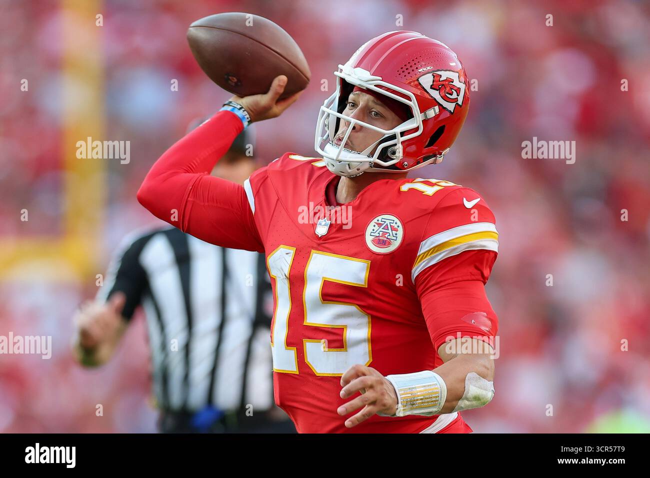 September 28, 2025: Kansas City Chiefs quarterback Patrick Mahomes (15 ...
