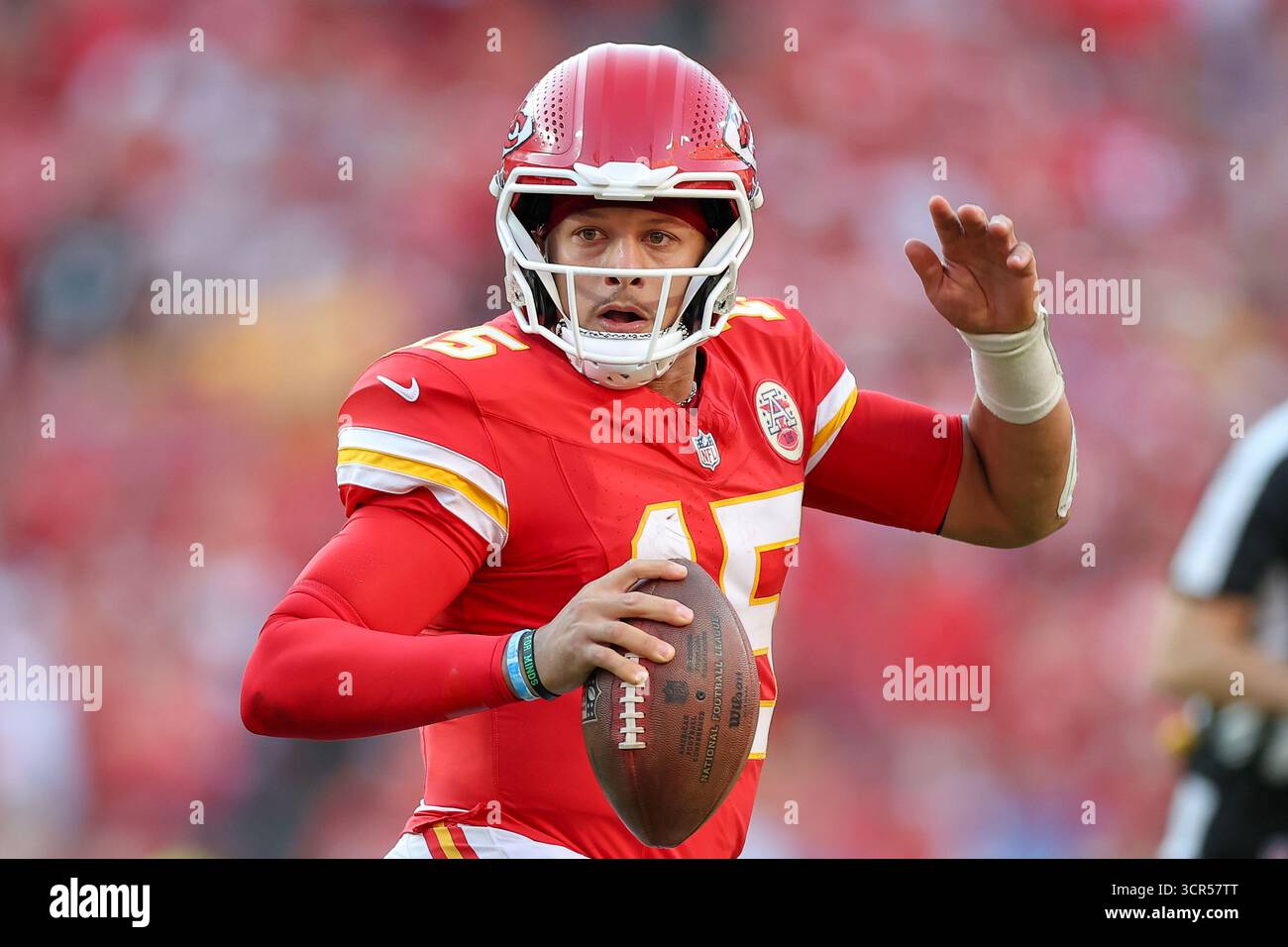 September 28, 2025: Kansas City Chiefs quarterback Patrick Mahomes (15 ...