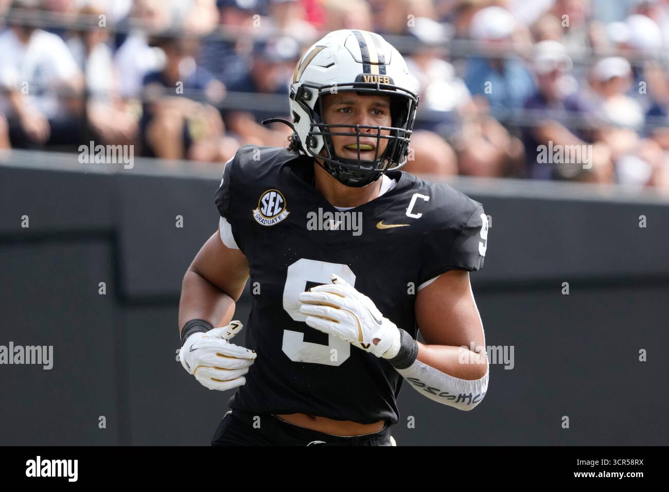 Vanderbilt tight end Eli Stowers plays against Utah State during an ...