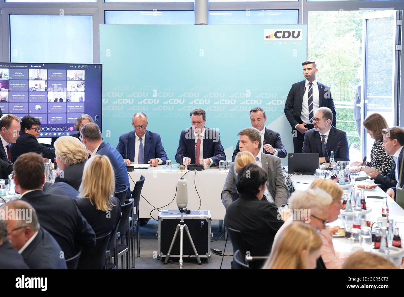 Bundeskanzler Merz beim CDU Landesvorstand in Nordrhein-Westfalen ...